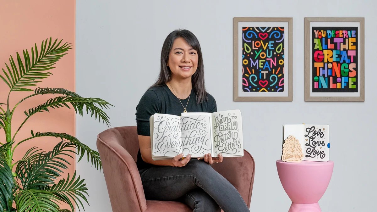 Typography Sketchbook - Drawing Letters with Style by Joanna Muñoz